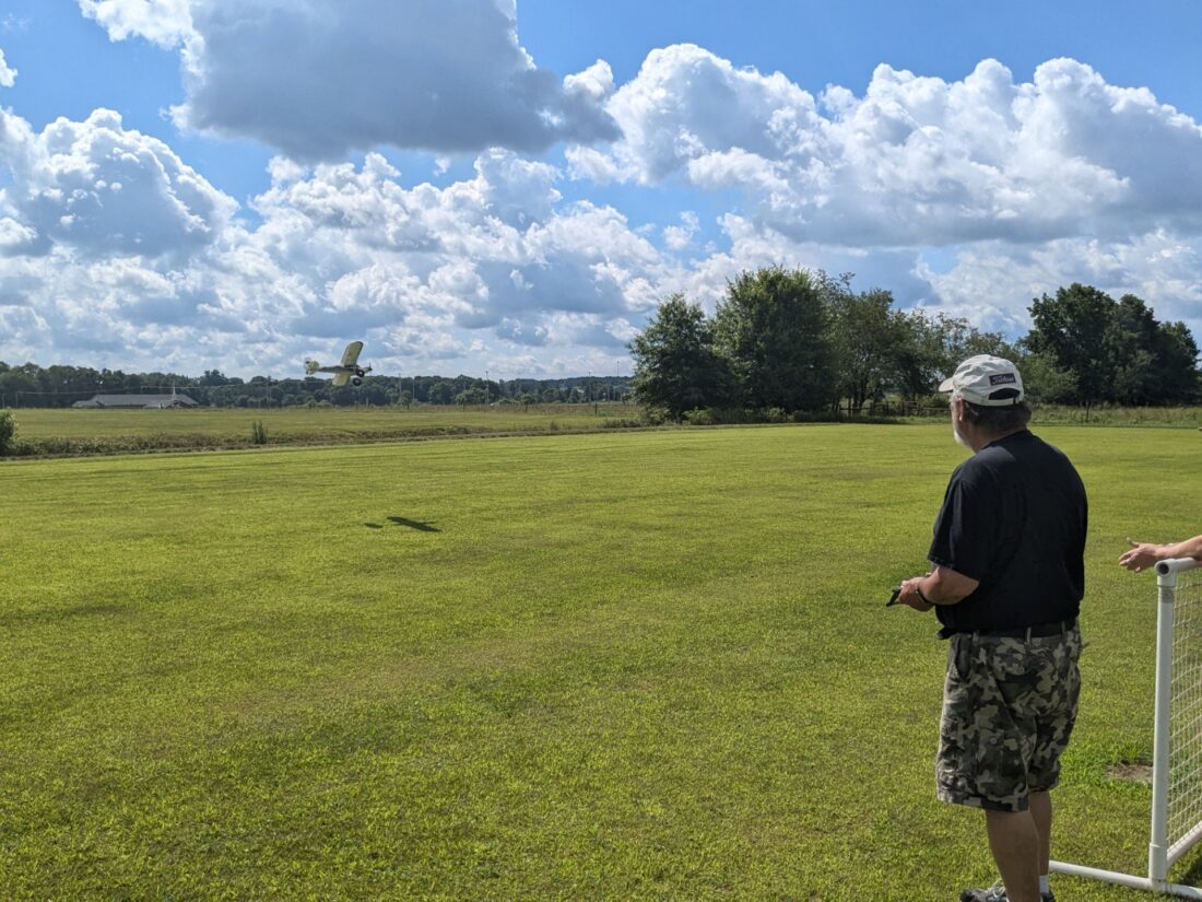 Multitudes of model planes whoosh skyward in the Valley | News, Sports ...